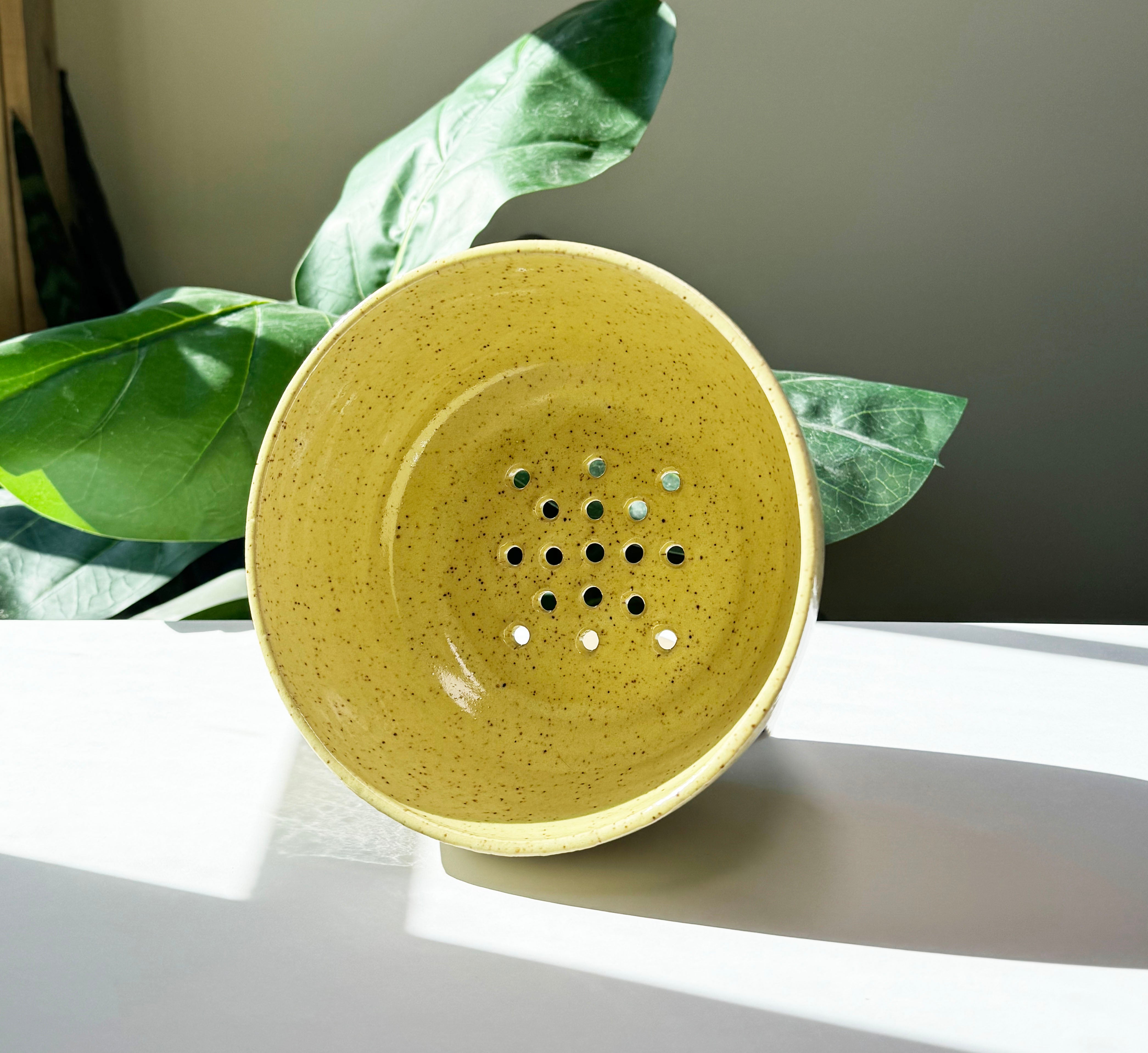 Family Size Berry Bowl – Molly Makes Pottery